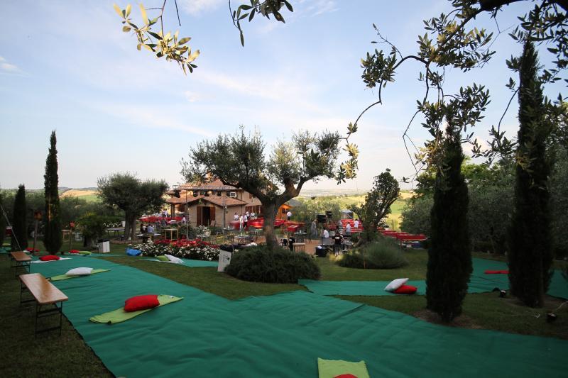 Roberto Lucarelli vini - Cantina Cartoceto (Pesaro Urbino) | Hello Taste