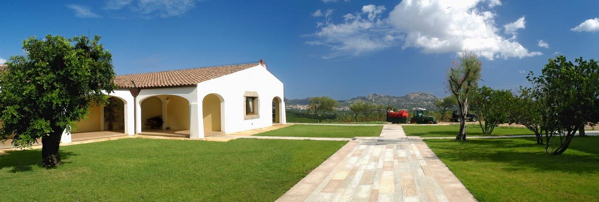 Capichera vini - Cantina Arzachena (Olbia Tempio) | Hello Taste